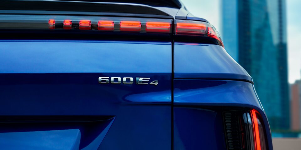 Features Overview | 2024 Cadillac LYRIQ Electric SUV